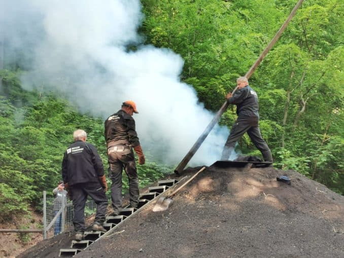Meiler Tharandt ☀️ Traditionelles Köhlerhandwerk